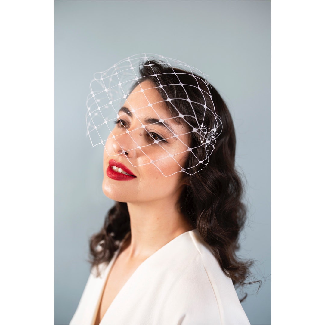 Darla- Modern Bridal Eye Veil - Etsy UK