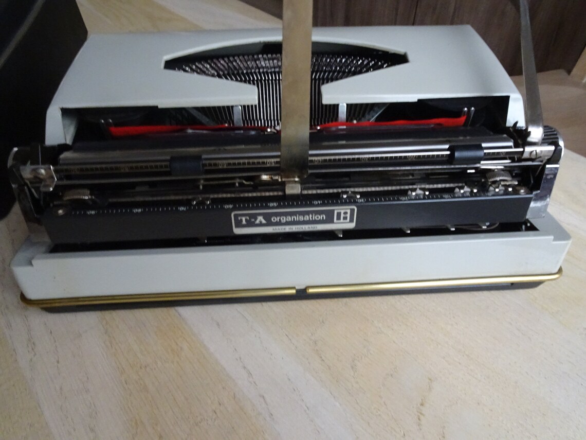 Adler Contessa the Luxury Typewriter in Suitcase From the 70s | Etsy