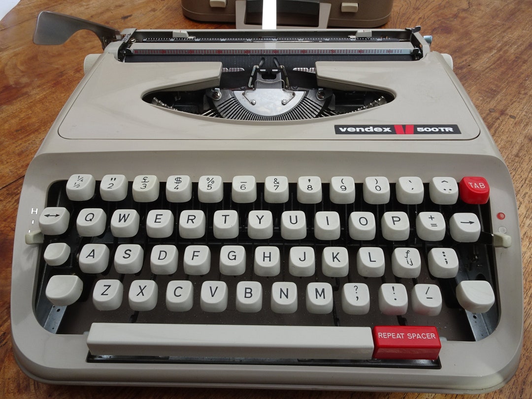 Vendex 500TR, Beautiful Typewriter With Hood - Etsy