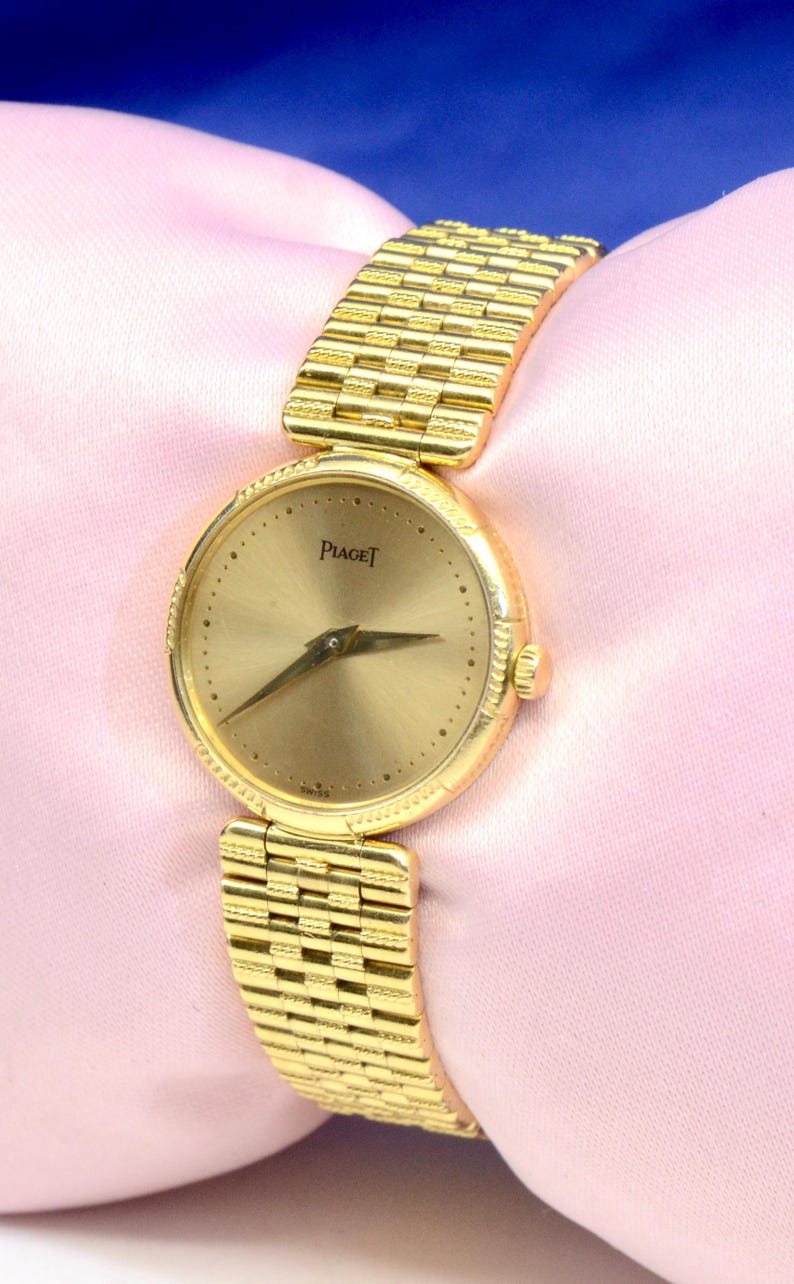 Ladies' Vintage 1980s Piaget Ref.8055 G2V Watch in 18K Yellow Gold 47 ...