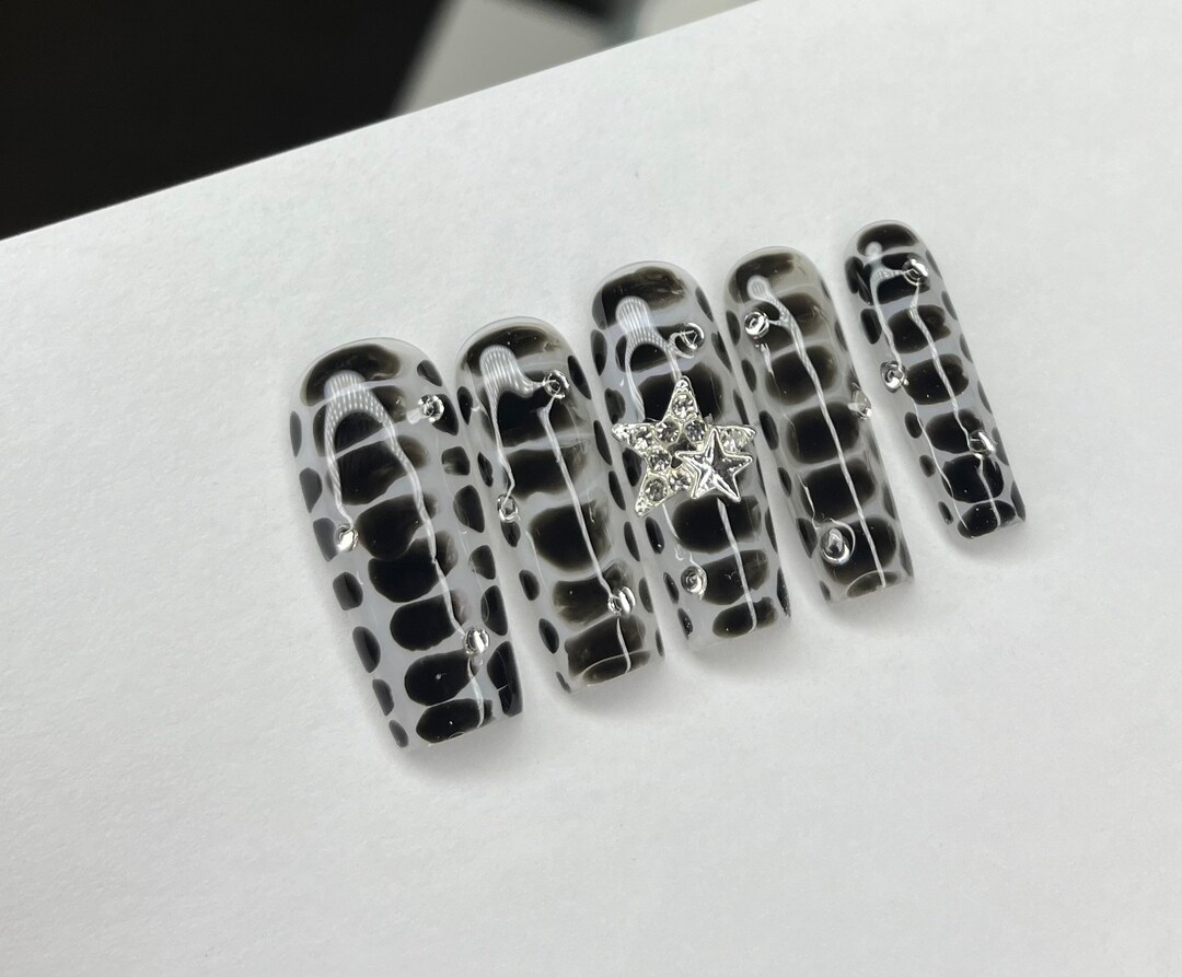 Black Croc Nails Blooming Gel Nails Press on Nails Trendy - Etsy