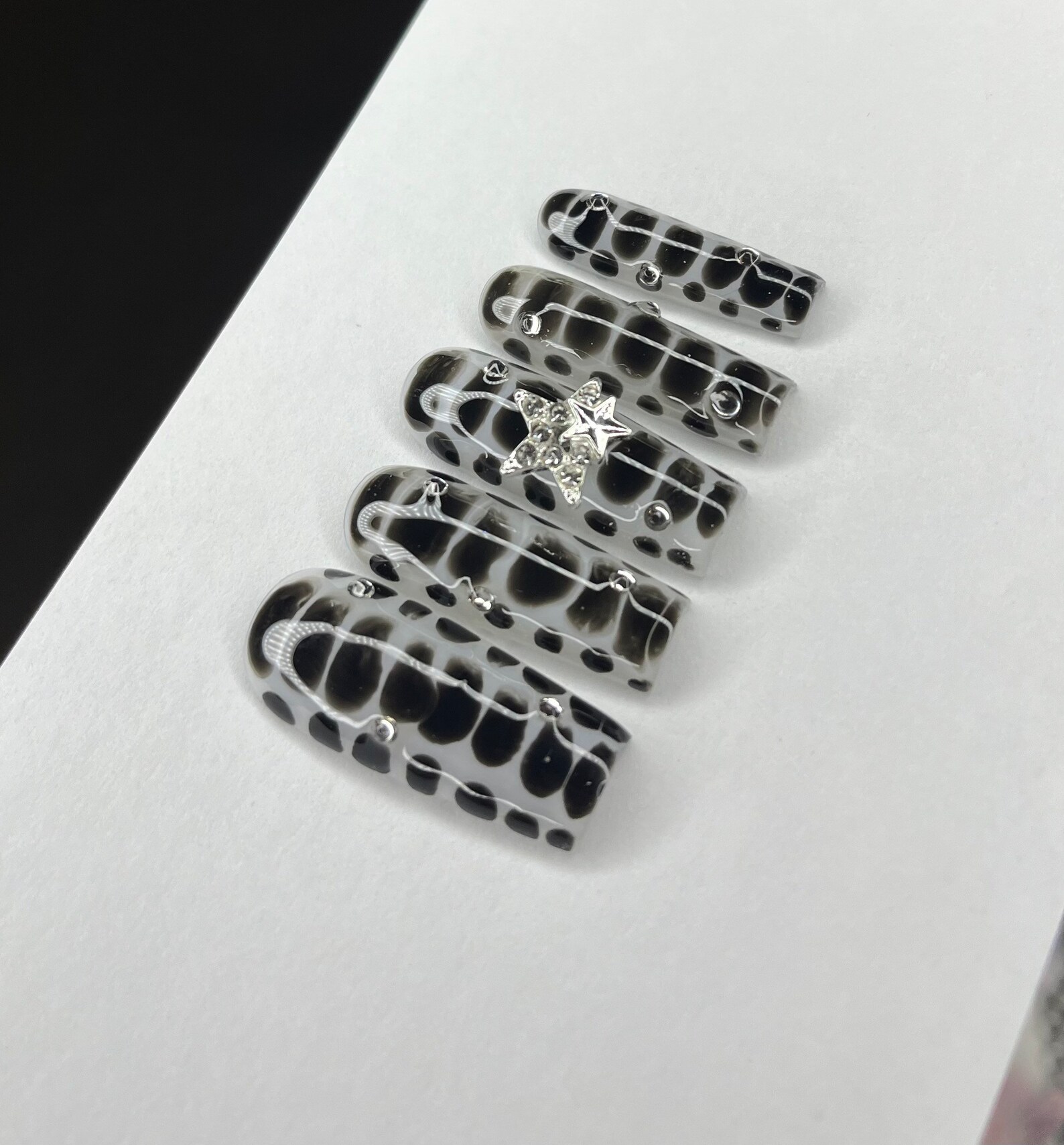 Black Croc Nails Blooming Gel Nails Press on Nails Trendy - Etsy