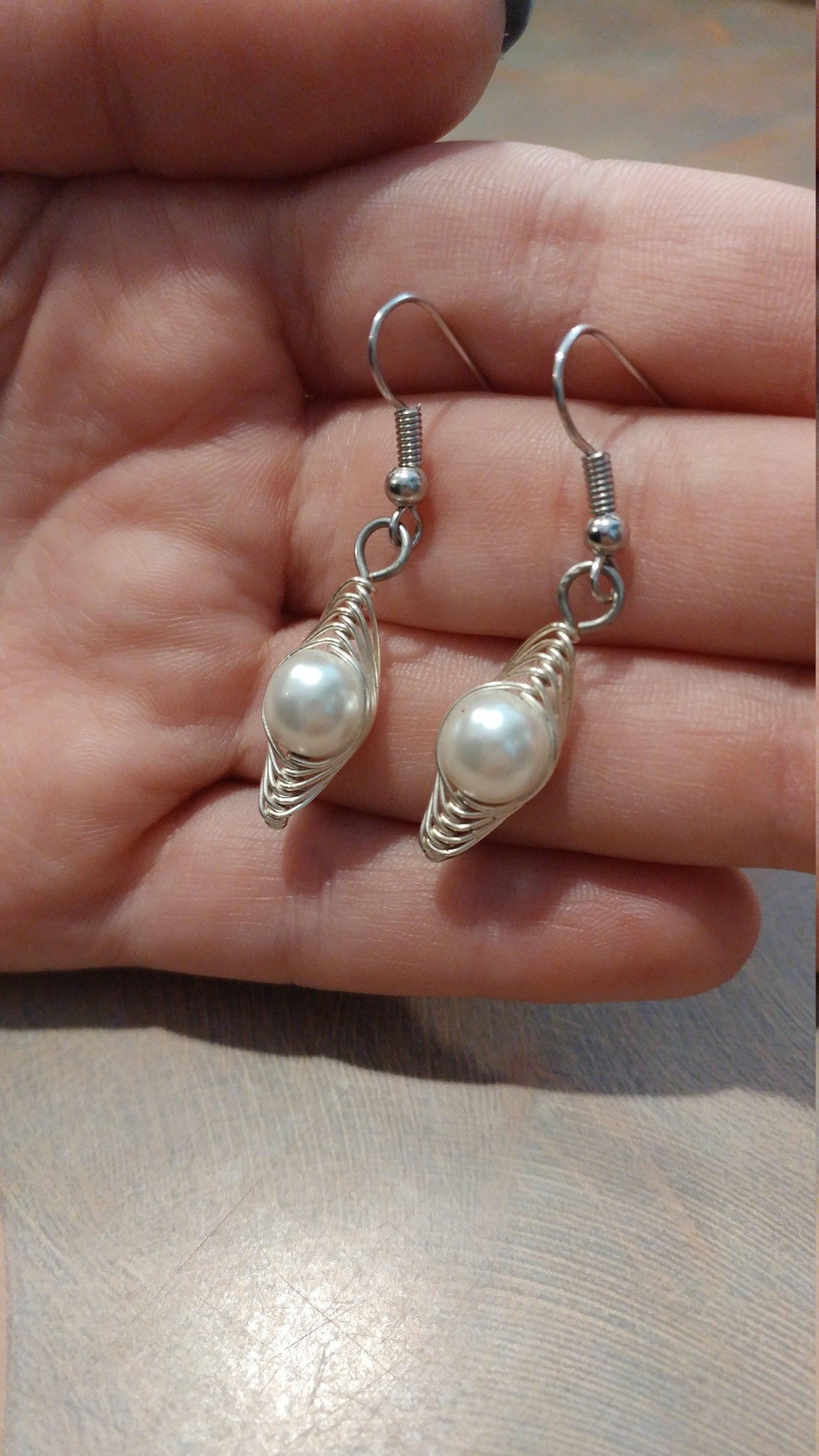 White Pearl Glass Herringbone Wire Wrapped Earrings - Etsy