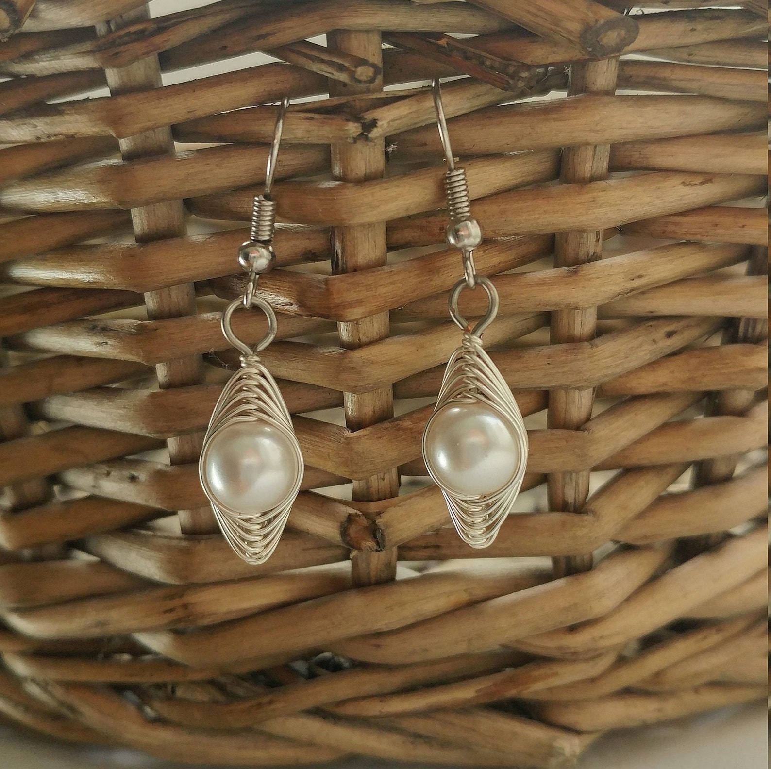 White Pearl Glass Herringbone Wire Wrapped Earrings - Etsy