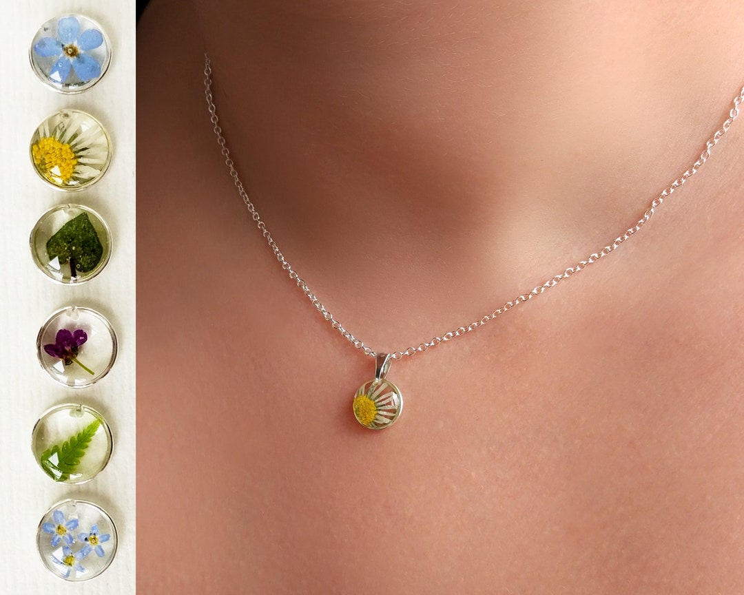 10mm Tiny Pressed Flower Necklace Real Flower Resin Jewelry Silver or Gold Delicate Choker Real Leaf Pendant Dainty Terrarium Jewelry Etsy