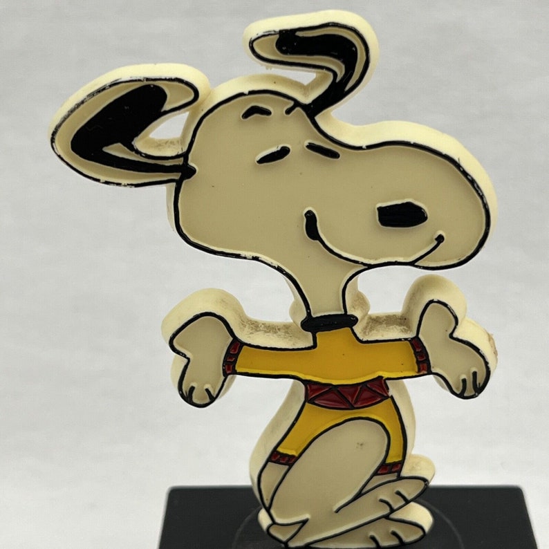 1958 Aviva Dancing Snoopy Peanuts Trophy Award Happiness is Love Hong ...
