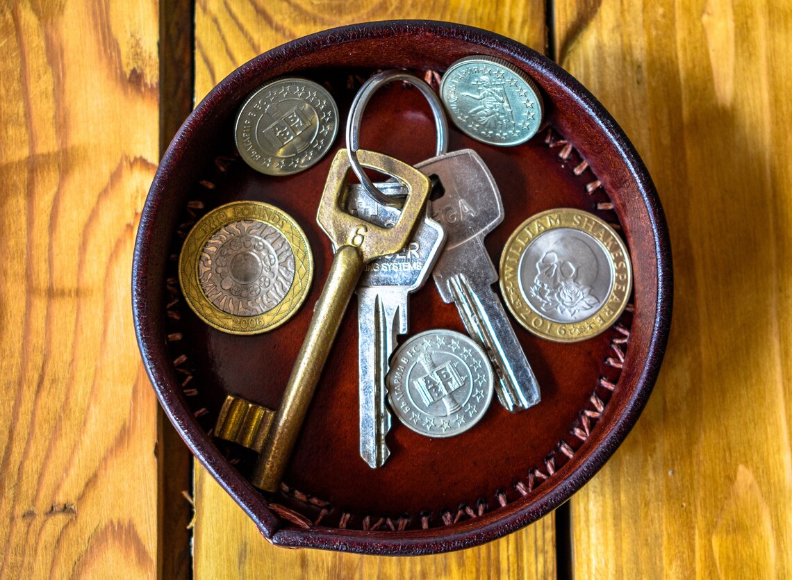 Round Valet Tray Jewelry Tray Leather Key Tray Desk Vallet | Etsy