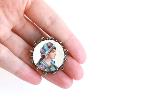 Victorian Silver Brooch: Hand-Painted Lady Portrait, … - Gem