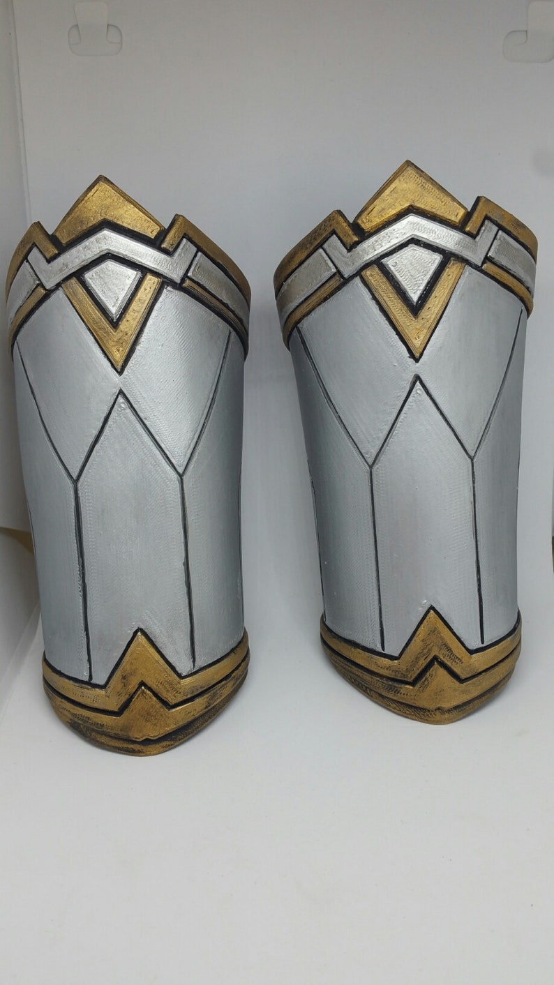 Wonder Woman Arm Bracers Set - Etsy