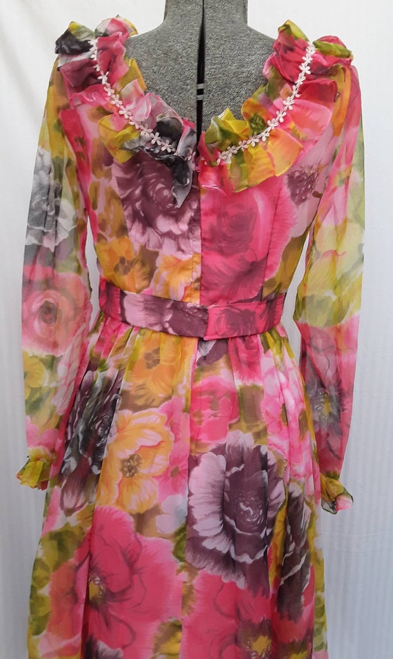 1960s flower power floral extravaganza! - Gem