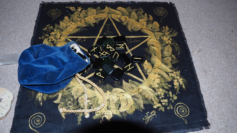Altar Cloth Pentacle, Tarot Cloth, Runic Cloth,gift for Witch,ritual ...