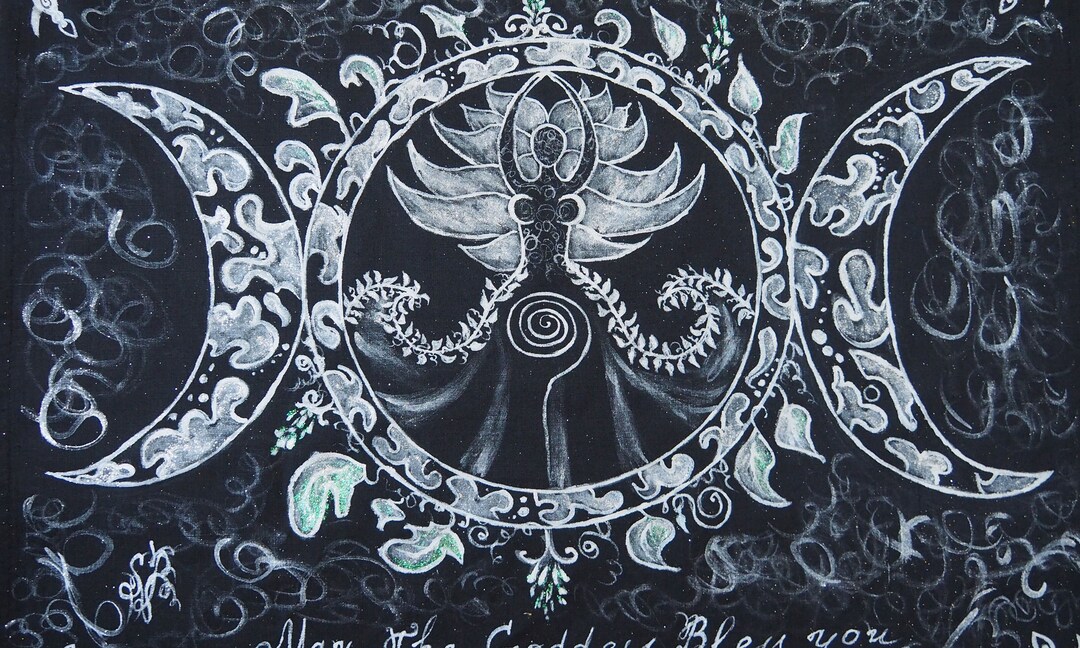 Triple Moon Altar Cloth - Goddess Altar Decor - Witchcraft Ritual Cloth ...