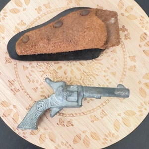 Vintage Mini Metal Toy Revolver, Miniature Toy Cast Gun Revolver With ...