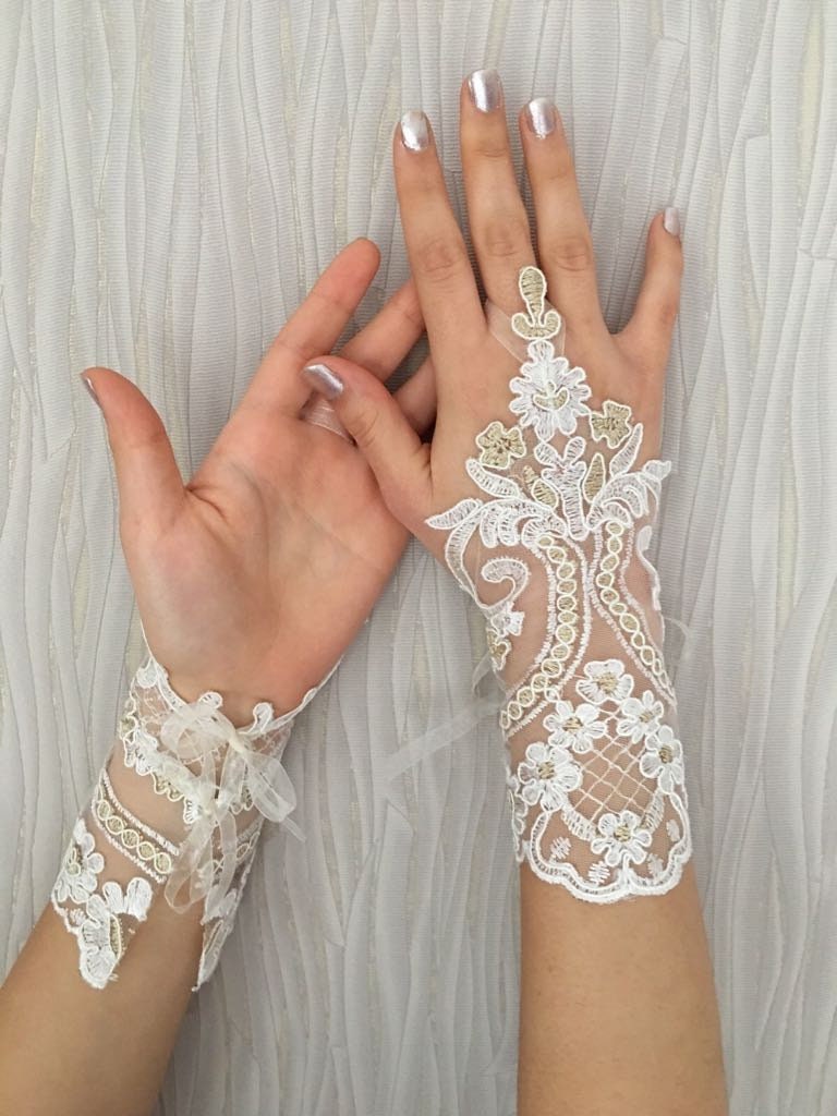 Ivory Gold Wedding Gloves Bridal Gloves Ivory Lace Gloves | Etsy Canada