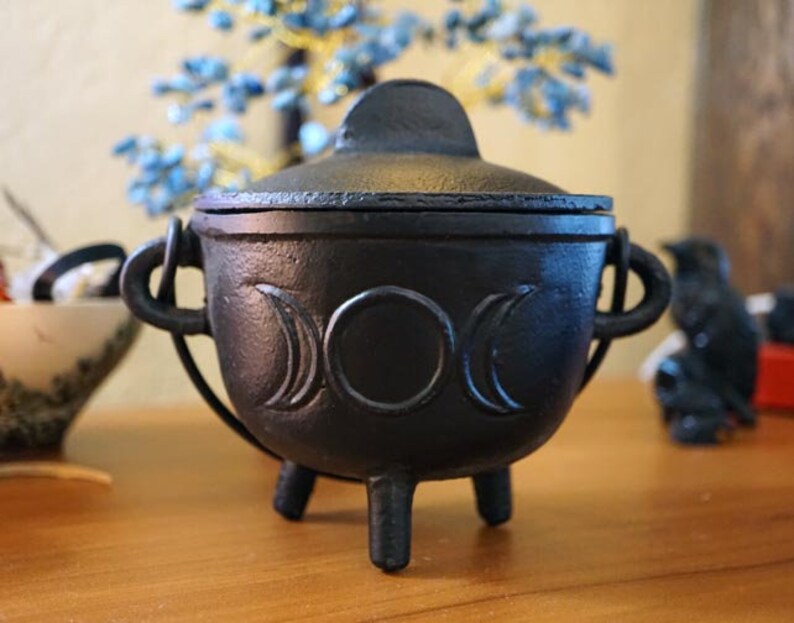 5 Cast Iron Cauldron W/ Lid Triple Moon Wiccan Pagan - Etsy