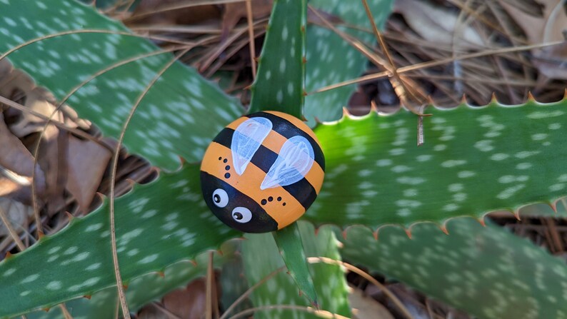 Bumblebee Painted Rocks - Etsy