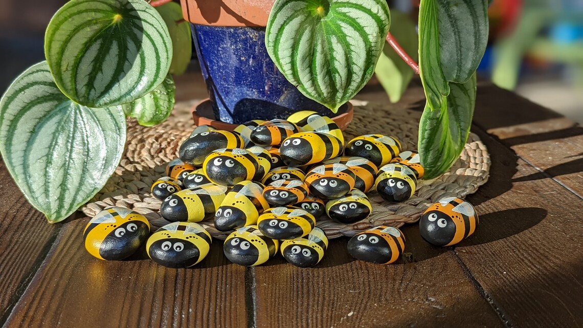 Bumblebee Painted Rocks - Etsy