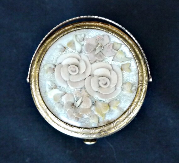 antique powder compact Kigu Bouquet shaped basked 50s… - Gem
