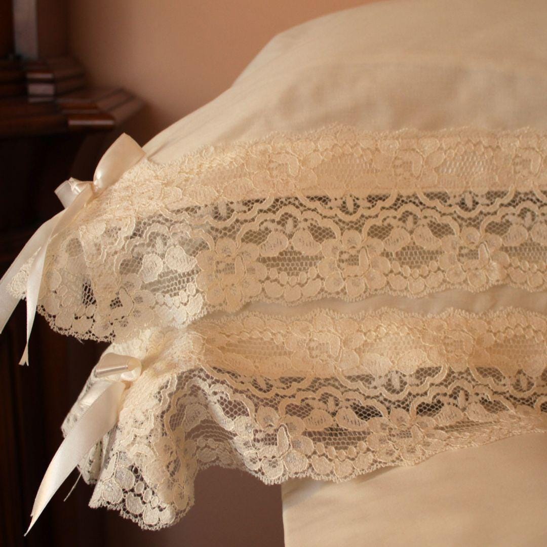 Romantic Bedding With Lace Edge. Victorian Bedding, Lace Bedding ...