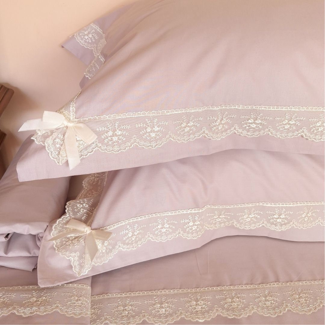 Romantic Bedding With Lace Edge. Victorian Bedding, Lace Bedding ...