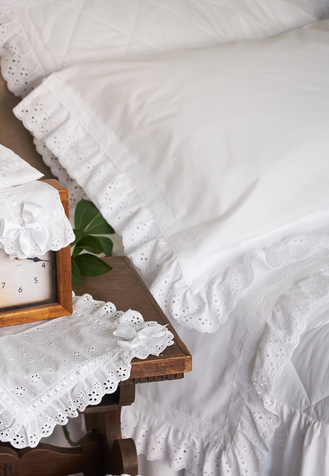 Romantic Bedding With Broderie Anglaise Lace Edge. White Lace Bedding ...