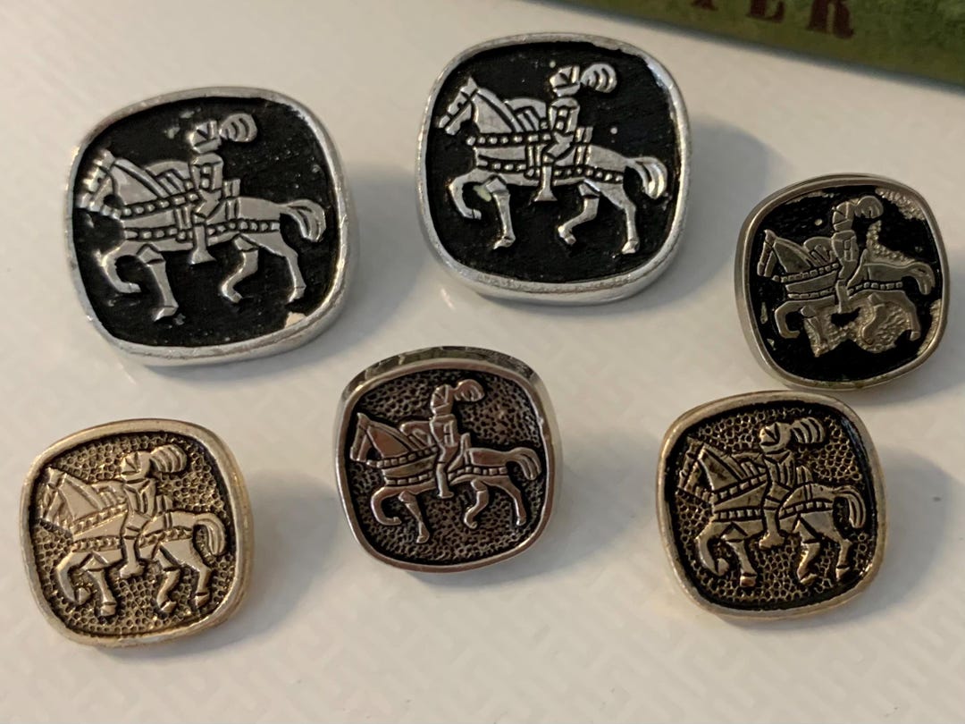 6 X MEDIEVAL KNIGHTS in Armour on HORSEBACK Vintage Buttons, Silver and ...