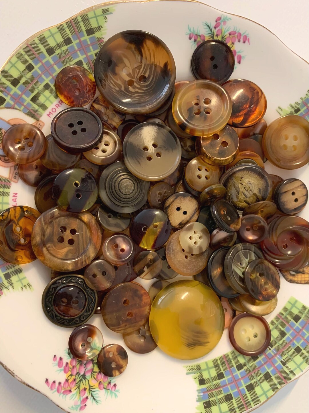 120+ Assorted AMBER and TORTOISESHELL Coloured Plastic Buttons. Vibrant ...