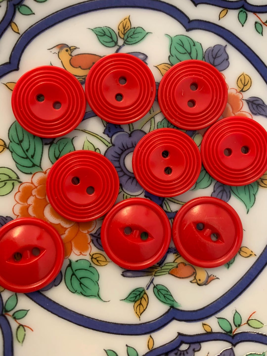 9 X RED Concentric Circle Motif Sewing Buttons. VINTAGE Buttons ...