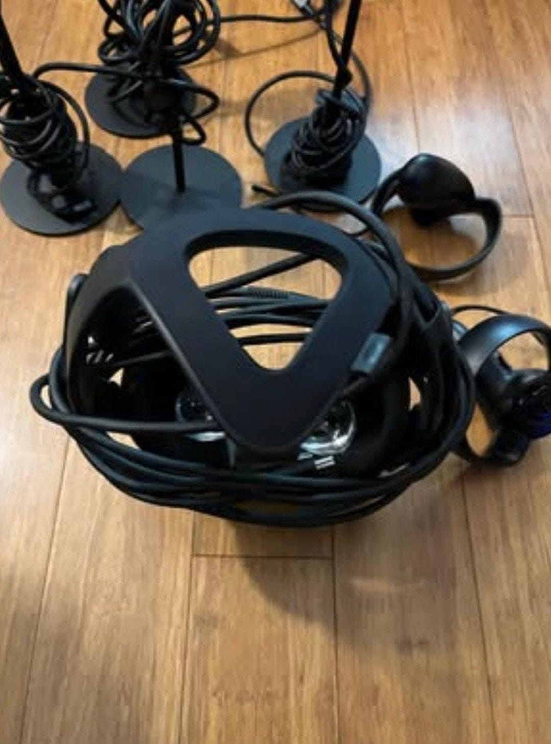 Oculus Rift CV1 VR Headset Full Set W/ Touch Controllers & 4x Sensors ...