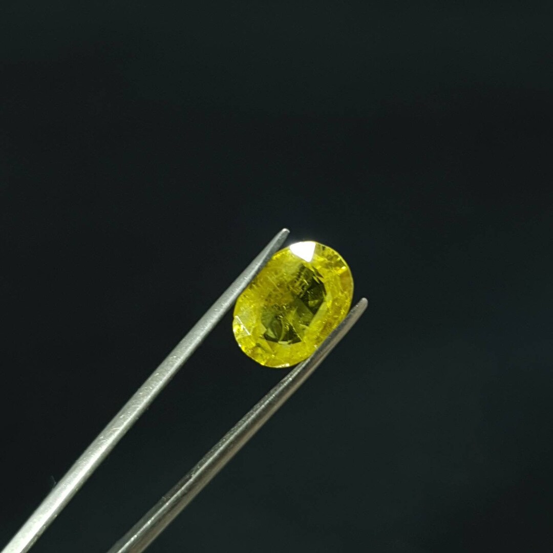 Chrysoberyl Color Change Effect, 3.10cts Natural Chrysoberyl Cut Stone ...