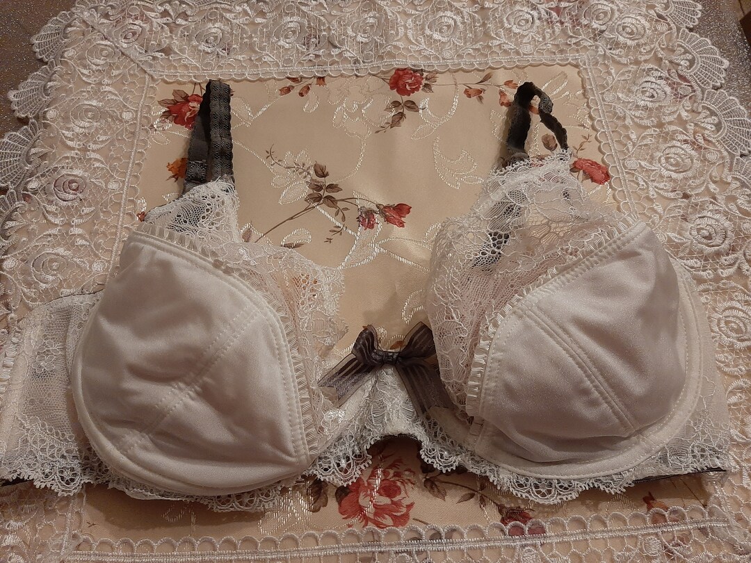 Chantelle French Vintage, White Underwired Balconette Bra With Lace ...