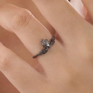 claddagh ring without crown