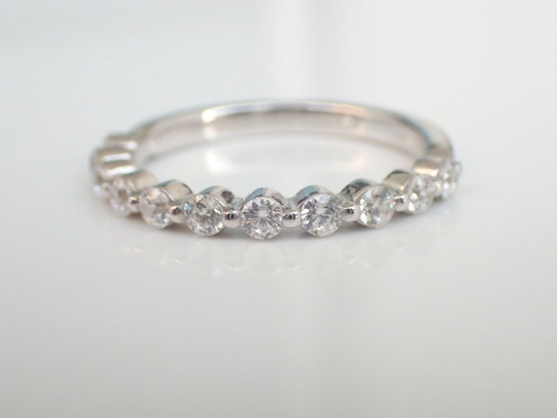 2.0 MM Single Prong Wedding Band / Floating Bubble Prong | Etsy