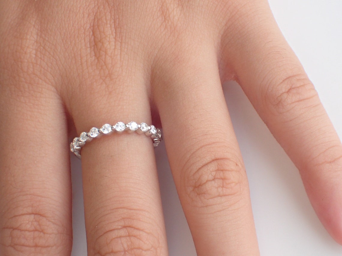 2.0 MM Single Prong Wedding Band / Floating Bubble Prong - Etsy