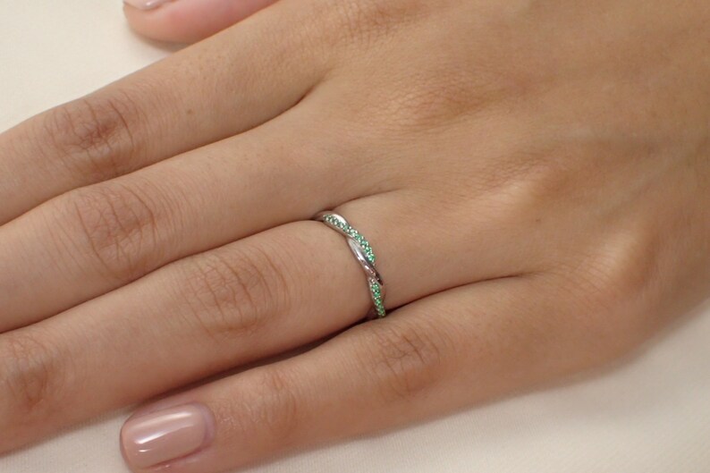 Emerald Infinity Wedding Ring / Emerald Wedding Band / Infinity Knot ...