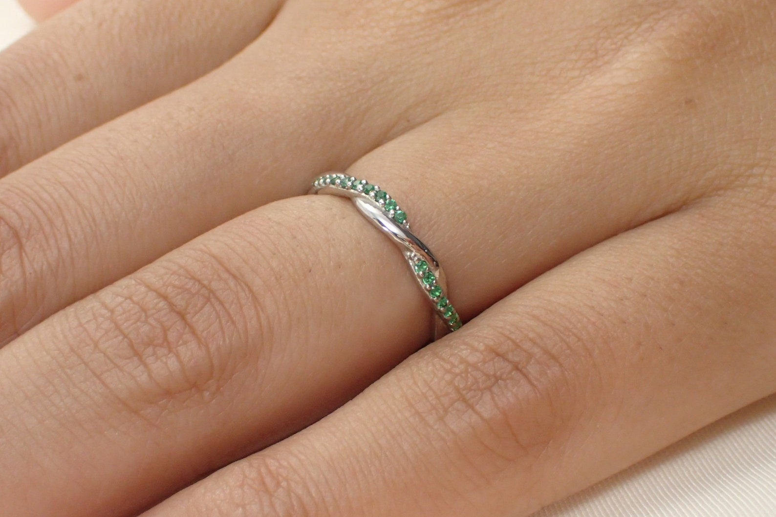 Emerald Infinity Wedding Ring / Emerald Wedding Band / - Etsy