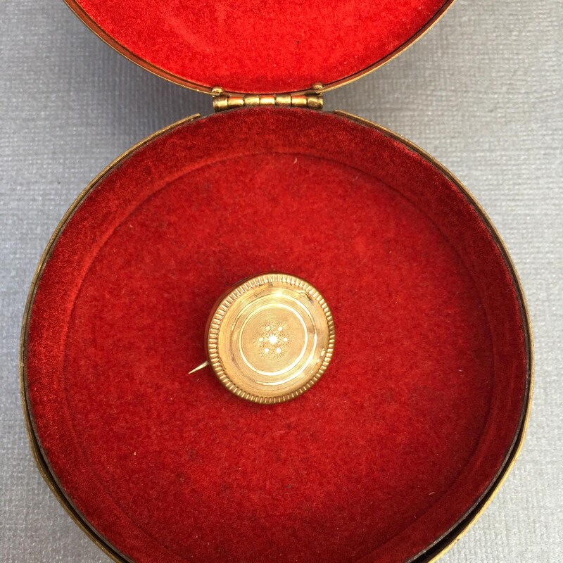 Pinchbeck Brooch - Etsy