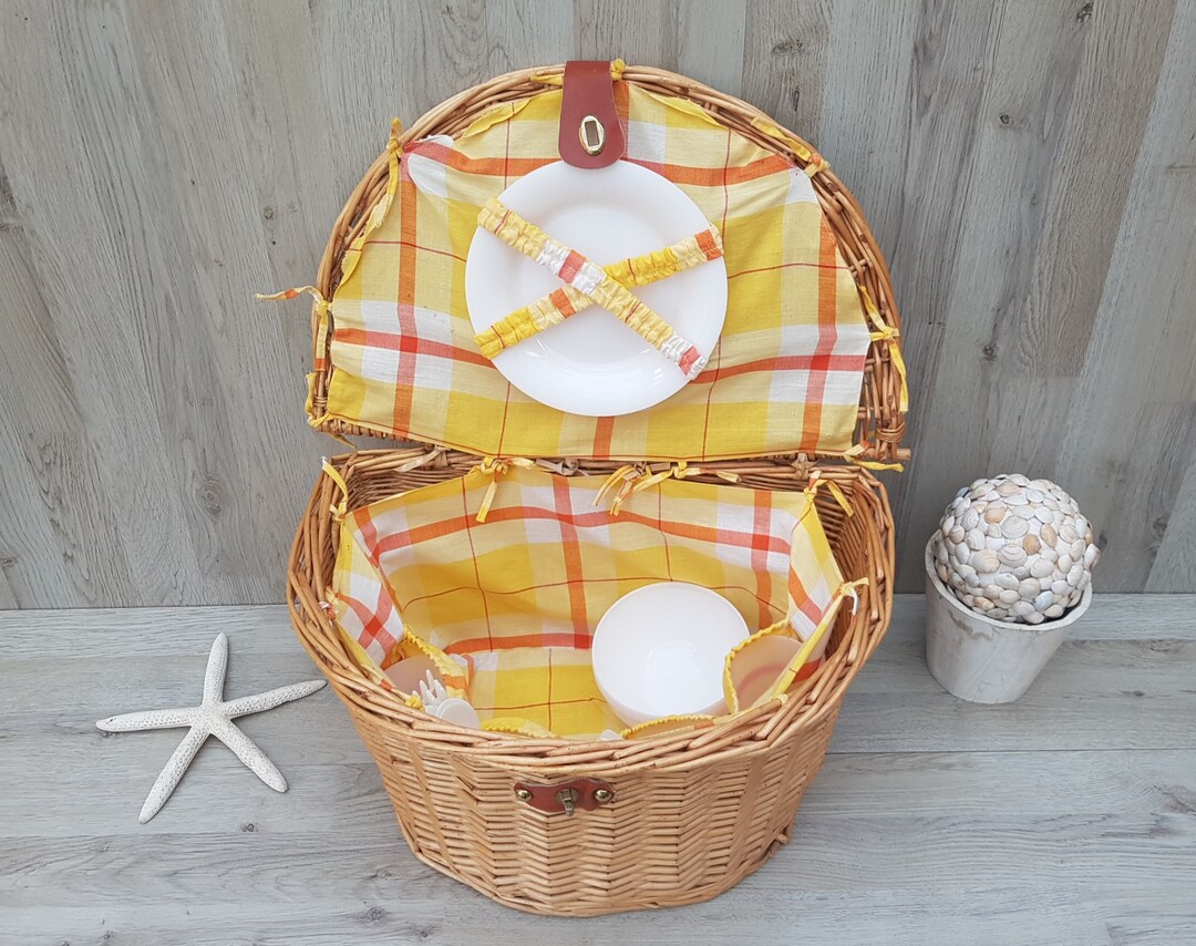 Vintage Wicker Picnic Basket, Hamper, Shell Shaped Picnic Basket ...