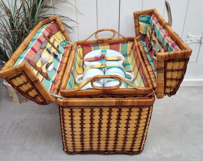 Vintage Wicker Picnic Basket With Serving Tray, Complete Picnic Basket ...