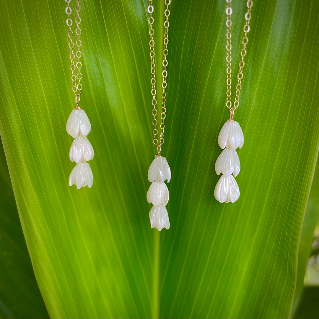 Triple Pikake Necklace. Mother of Pearl. Gold Filled - Etsy
