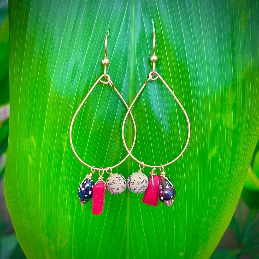 Black Nassarius Columbella Shell, Red Coral, Salwag Seed Teardrop ...