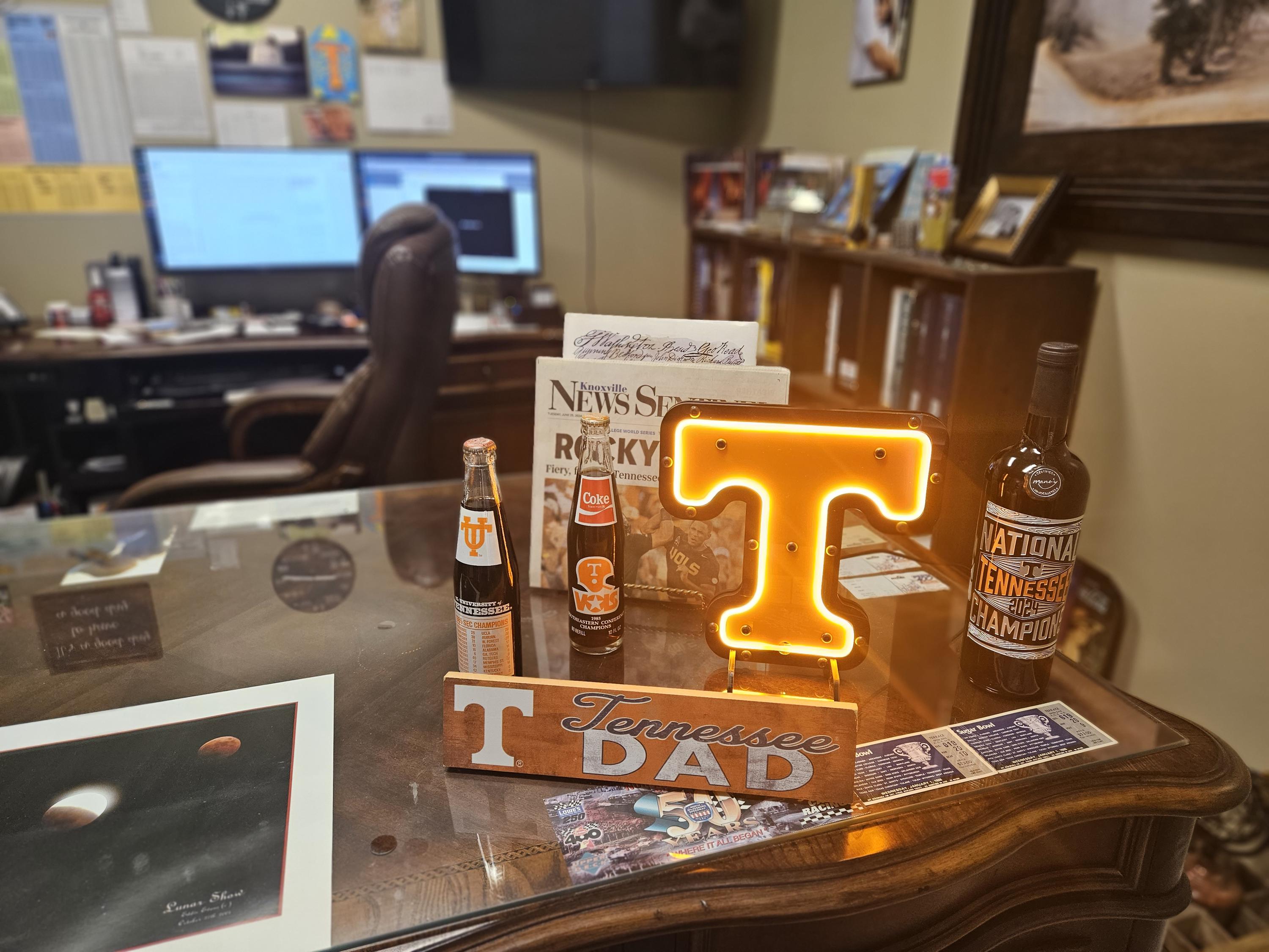 University of Tennessee Vols Power T Neon LED Light - 10" X 10" - Etsy