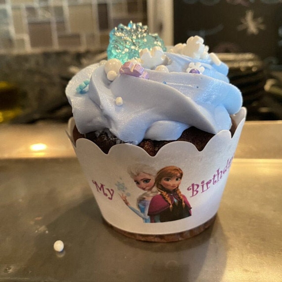 Frozen Cupcake WrapperAnna and Elsa cupcake wrappers Frozen | Etsy