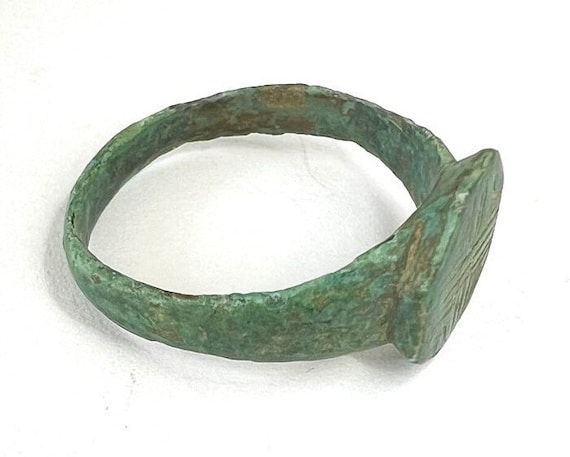 Ancient Medieval seal ring with Symbol on the bezel. … - Gem