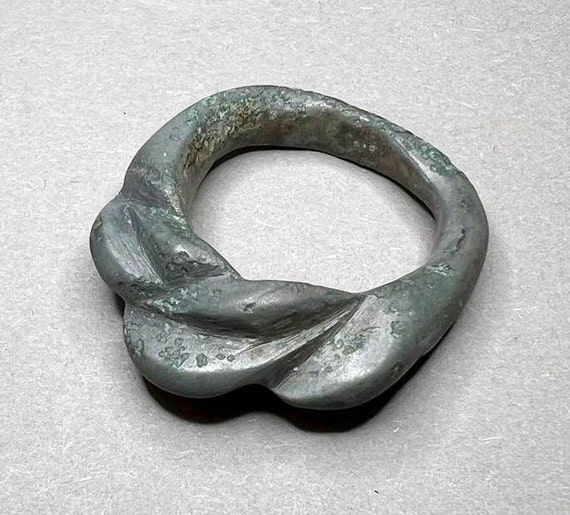 ancient medieval twisted ring - Gem