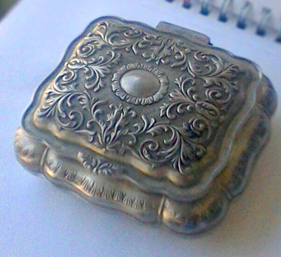 VINTAGE ESTATE ORNATE heavy silver plated jewelry dre… - Gem