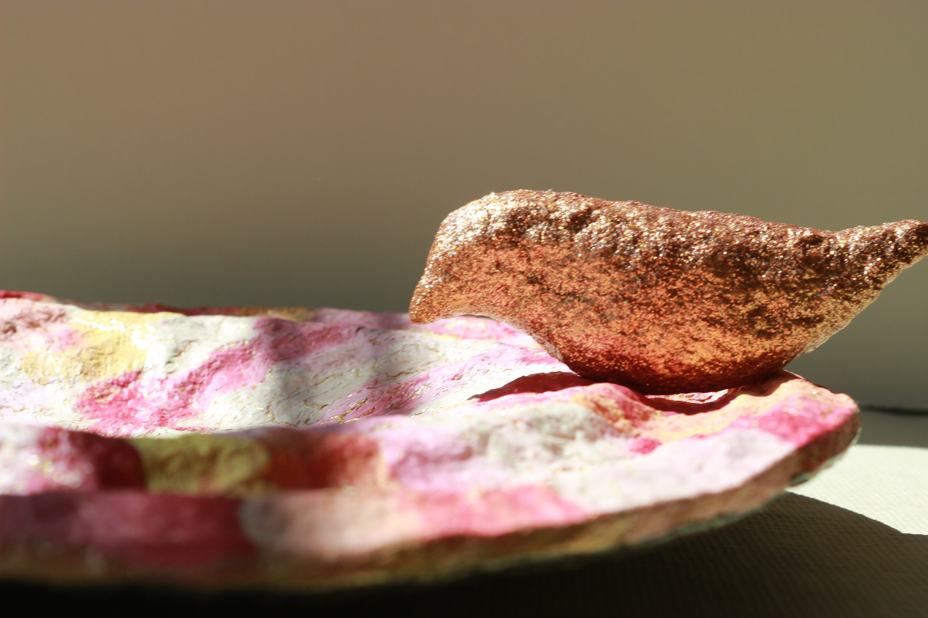 Decorative Pink Paper Mache Plate With Golden Paper Pulp Birds Unique ...