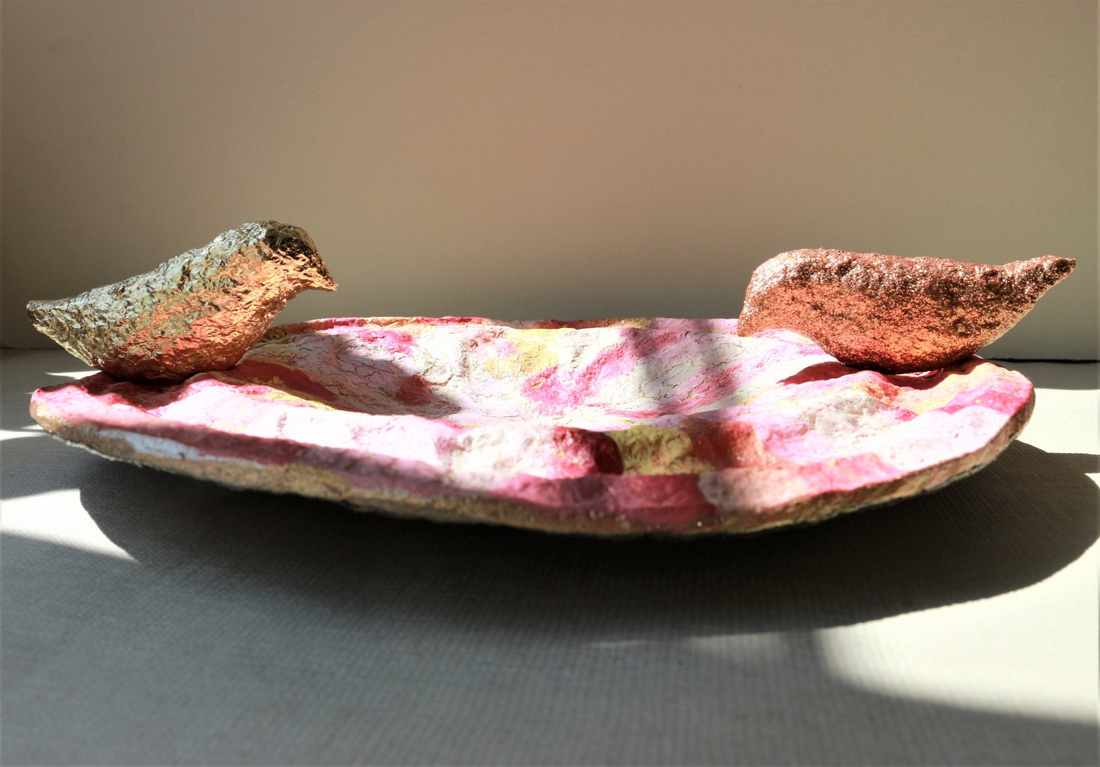 Decorative Pink Paper Mache Plate With Golden Paper Pulp Birds Unique ...