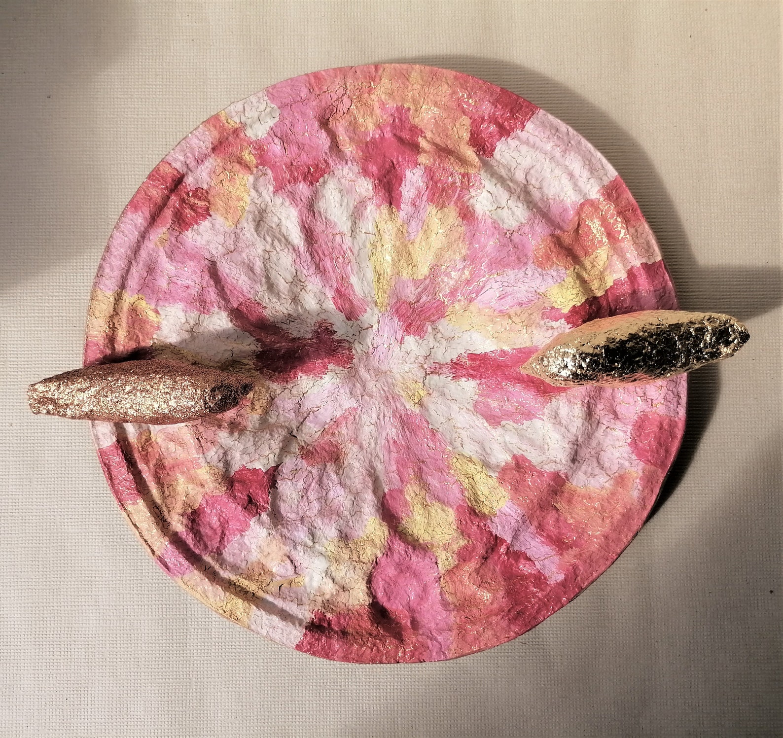 Decorative Pink Paper Mache Plate With Golden Paper Pulp Birds Unique ...