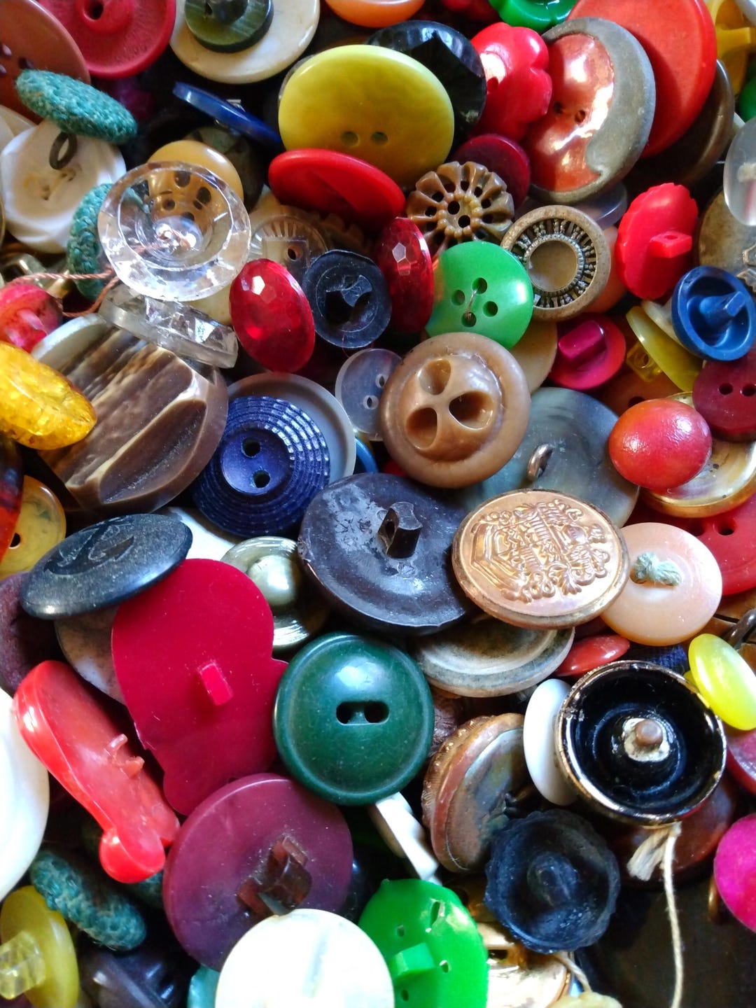 Vintage Button Grab Bag: Mixed Buttons for Crafting, 1930s-1970s - Etsy